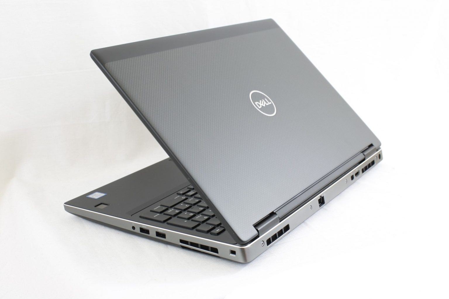 Đánh giá Dell Precision 7530: Bước tiến về thiết kế, hiệu năng so với trước